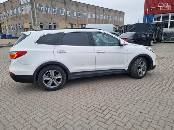 Balts Hyundai Grand Santa Fe 2015 Alīta, ar dzinēja tilpumu 3.30 L un nobraukumu 84 tūkst. km par 13150 €, foto 4 vietnē AUTOMOTO.COM.LV