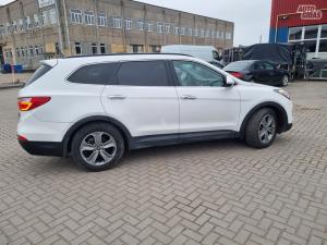 White Hyundai Grand Santa Fe 2015 in Alytus, with an engine capacity of 3.30 L and mileage of 84 thousand km for 13150 €, photo 5 on AUTOMOTO.COM.LV