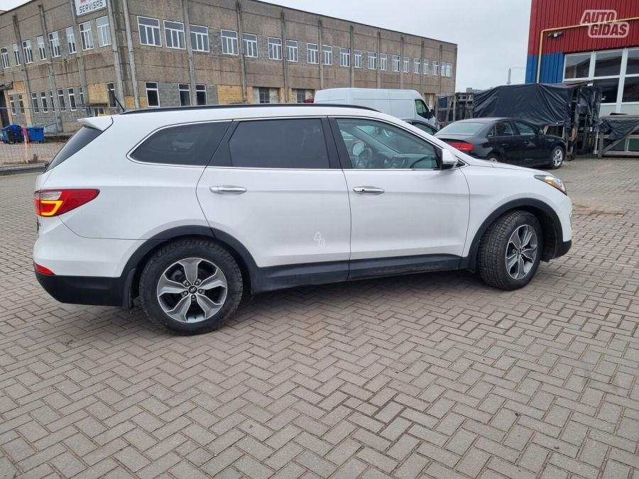 White Hyundai Grand Santa Fe 2015 in Alytus, with an engine capacity of 3.30 L and mileage of 84 thousand km for 13150 €, photo 5 on AUTOMOTO.COM.LV