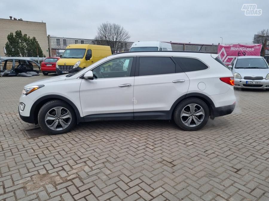 White Hyundai Grand Santa Fe 2015 in Alytus, with an engine capacity of 3.30 L and mileage of 84 thousand km for 13150 €, photo 9 on AUTOMOTO.COM.LV