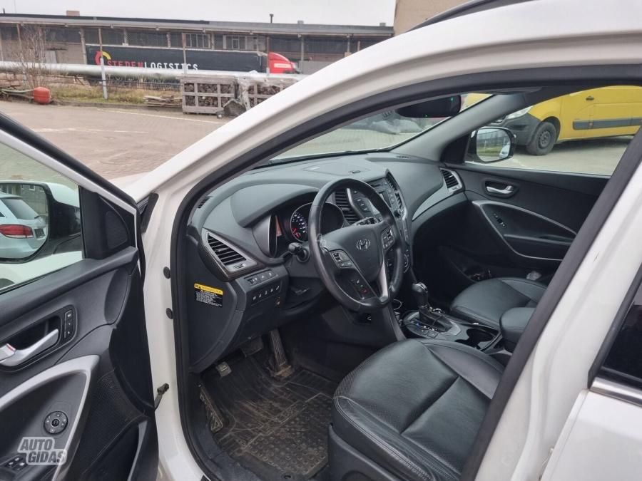 White Hyundai Grand Santa Fe 2015 in Alytus, with an engine capacity of 3.30 L and mileage of 84 thousand km for 13150 €, photo 19 on AUTOMOTO.COM.LV