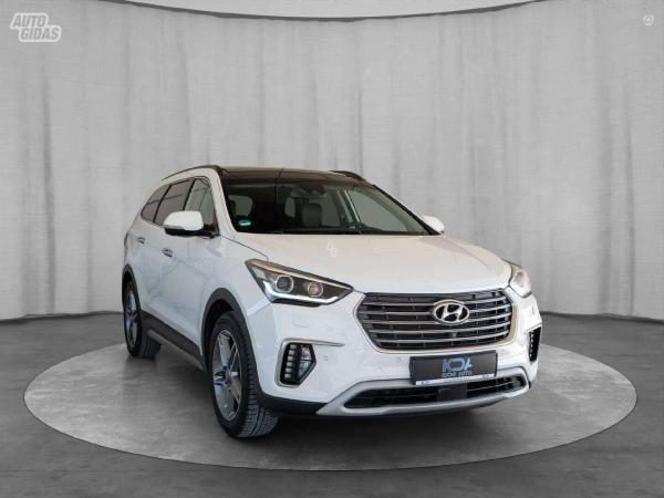 White Hyundai Grand Santa Fe 2017 in Marijampole, with an engine capacity of 2.20 L and mileage of 88 thousand km for 20850 €, photo 2 on AUTOMOTO.COM.LV