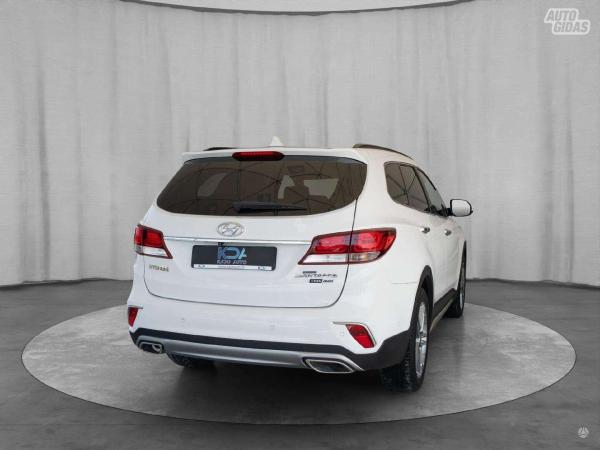 White Hyundai Grand Santa Fe 2017 in Marijampole, with an engine capacity of 2.20 L and mileage of 88 thousand km for 20850 €, photo 10 on AUTOMOTO.COM.LV