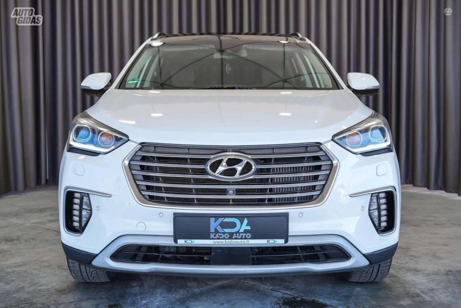 White Hyundai Grand Santa Fe 2017 in Marijampole, with an engine capacity of 2.20 L and mileage of 88 thousand km for 20850 €, photo 4 on AUTOMOTO.COM.LV