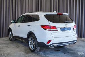 White Hyundai Grand Santa Fe 2017 in Marijampole, with an engine capacity of 2.20 L and mileage of 88 thousand km for 20850 €, photo 9 on AUTOMOTO.COM.LV