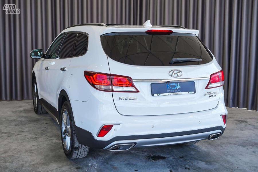 White Hyundai Grand Santa Fe 2017 in Marijampole, with an engine capacity of 2.20 L and mileage of 88 thousand km for 20850 €, photo 10 on AUTOMOTO.COM.LV