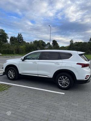White Hyundai Grand Santa Fe 2019 in Kaunas, with an engine capacity of 2.40 L and mileage of 208 thousand km for 14500 €, photo 6 on AUTOMOTO.COM.LV