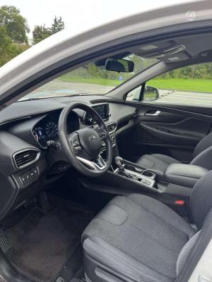 White Hyundai Grand Santa Fe 2019 in Kaunas, with an engine capacity of 2.40 L and mileage of 208 thousand km for 14500 €, photo 8 on AUTOMOTO.COM.LV