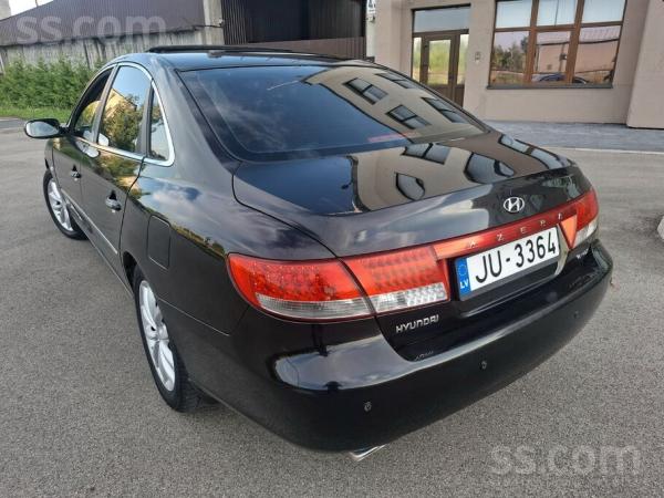 Melns Hyundai Grandeur 2010 Daugavpils, ar dzinēja tilpumu 2.20 L un nobraukumu 292 tūkst. km par 4550 €, foto 9 vietnē AUTOMOTO.COM.LV