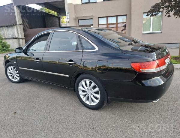 Melns Hyundai Grandeur 2010 Daugavpils, ar dzinēja tilpumu 2.20 L un nobraukumu 292 tūkst. km par 3400 €, foto 2 vietnē AUTOMOTO.COM.LV