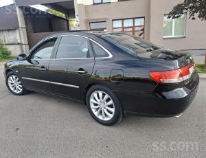 Melns Hyundai Grandeur 2010 Daugavpils, ar dzinēja tilpumu 2.20 L un nobraukumu 292 tūkst. km par 3400 €, foto 3 vietnē AUTOMOTO.COM.LV