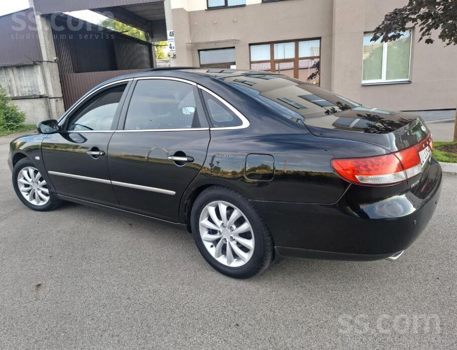 Melns Hyundai Grandeur 2010 Daugavpils, ar dzinēja tilpumu 2.20 L un nobraukumu 292 tūkst. km par 3400 €, foto 3 vietnē AUTOMOTO.COM.LV