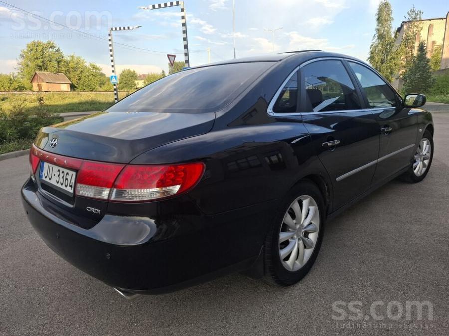 Melns Hyundai Grandeur 2010 Daugavpils, ar dzinēja tilpumu 2.20 L un nobraukumu 292 tūkst. km par 3400 €, foto 5 vietnē AUTOMOTO.COM.LV
