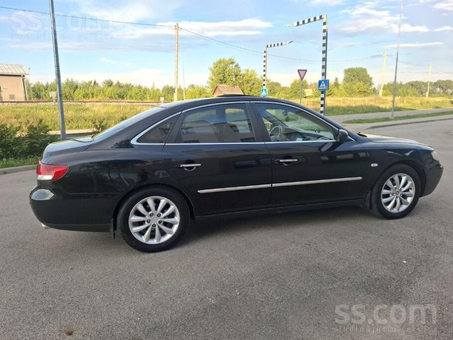 Melns Hyundai Grandeur 2010 Daugavpils, ar dzinēja tilpumu 2.20 L un nobraukumu 292 tūkst. km par 3400 €, foto 6 vietnē AUTOMOTO.COM.LV