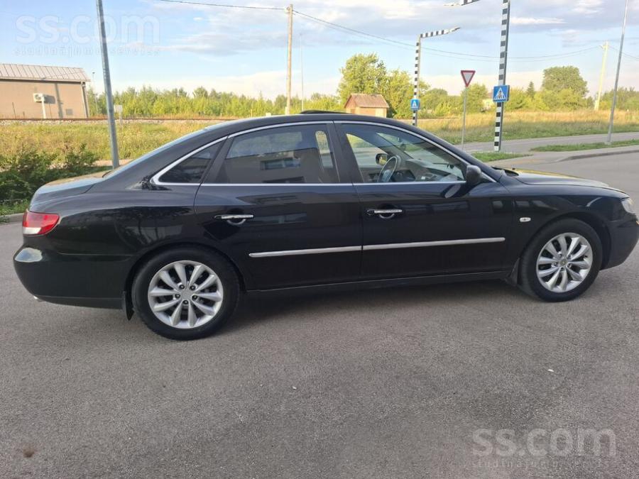 Melns Hyundai Grandeur 2010 Daugavpils, ar dzinēja tilpumu 2.20 L un nobraukumu 292 tūkst. km par 3400 €, foto 10 vietnē AUTOMOTO.COM.LV