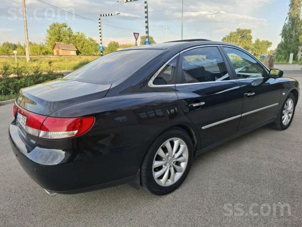 Melns Hyundai Grandeur 2010 Daugavpils, ar dzinēja tilpumu 2.20 L un nobraukumu 292 tūkst. km par 3400 €, foto 10 vietnē AUTOMOTO.COM.LV