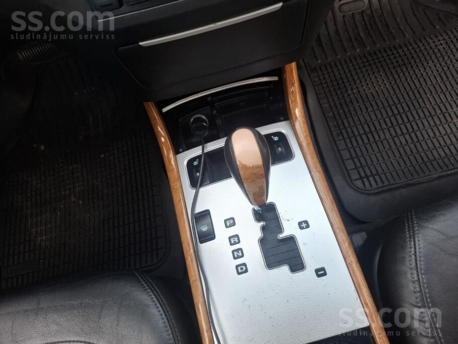 Melns Hyundai Grandeur 2010 Daugavpils, ar dzinēja tilpumu 2.20 L un nobraukumu 292 tūkst. km par 3400 €, foto 19 vietnē AUTOMOTO.COM.LV