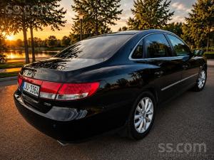 Melns Hyundai Grandeur 2010 Daugavpils, ar dzinēja tilpumu 2.20 L un nobraukumu 293 tūkst. km par 2500 €, foto 1 vietnē AUTOMOTO.COM.LV