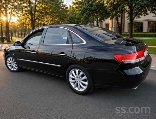 Melns Hyundai Grandeur 2010 Daugavpils, ar dzinēja tilpumu 2.20 L un nobraukumu 293 tūkst. km par 2500 €, foto 4 vietnē AUTOMOTO.COM.LV