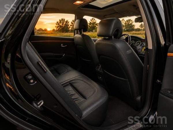 Melns Hyundai Grandeur 2010 Daugavpils, ar dzinēja tilpumu 2.20 L un nobraukumu 293 tūkst. km par 2500 €, foto 6 vietnē AUTOMOTO.COM.LV