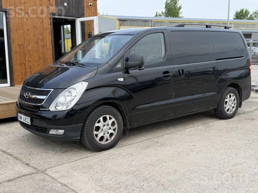Black Hyundai H-1 2010 in Riga, with an engine capacity of 2.50 L and mileage of 334 thousand km for 4500 €, photo 4 on AUTOMOTO.COM.LV