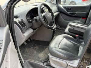 Black Hyundai H-1 2010 in Riga, with an engine capacity of 2.50 L and mileage of 334 thousand km for 4500 €, photo 7 on AUTOMOTO.COM.LV