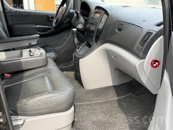 Black Hyundai H-1 2010 in Riga, with an engine capacity of 2.50 L and mileage of 334 thousand km for 4500 €, photo 8 on AUTOMOTO.COM.LV