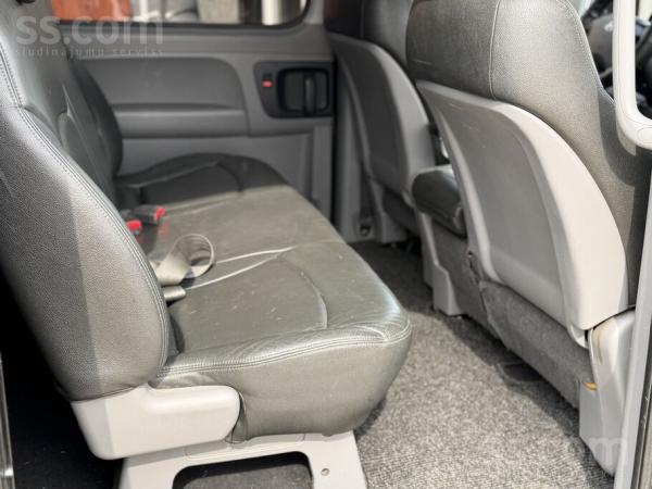 Black Hyundai H-1 2010 in Riga, with an engine capacity of 2.50 L and mileage of 334 thousand km for 4500 €, photo 9 on AUTOMOTO.COM.LV