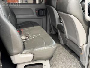 Black Hyundai H-1 2010 in Riga, with an engine capacity of 2.50 L and mileage of 334 thousand km for 4500 €, photo 10 on AUTOMOTO.COM.LV