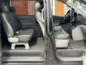 Black Hyundai H-1 2010 in Riga, with an engine capacity of 2.50 L and mileage of 334 thousand km for 4500 €, photo 11 on AUTOMOTO.COM.LV