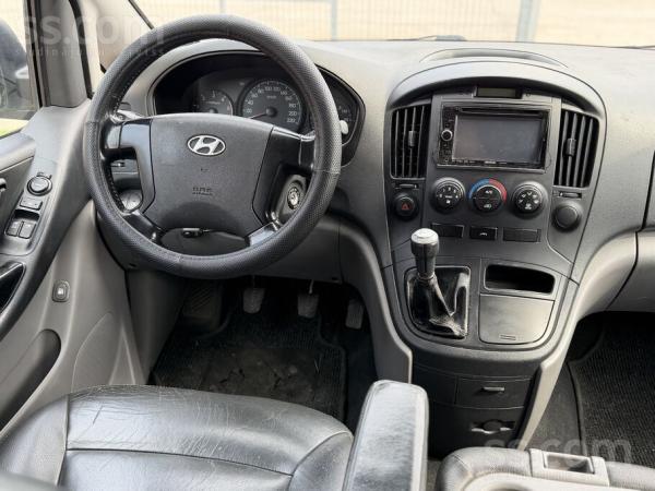 Melns Hyundai H-1 2010 Rīga, ar dzinēja tilpumu 2.50 L un nobraukumu 334 tūkst. km par 4500 €, foto 4 vietnē AUTOMOTO.COM.LV
