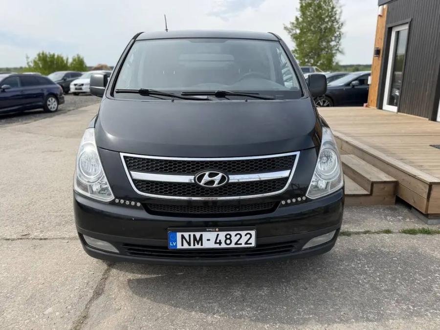 Melns Hyundai H-1 2010 Rīga, ar dzinēja tilpumu 2.50 L un nobraukumu 334 tūkst. km par 4500 €, foto 3 vietnē AUTOMOTO.COM.LV