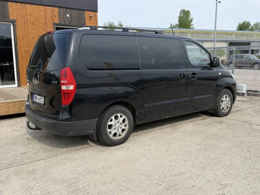 Melns Hyundai H-1 2010 Rīga, ar dzinēja tilpumu 2.50 L un nobraukumu 334 tūkst. km par 4500 €, foto 4 vietnē AUTOMOTO.COM.LV