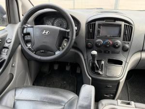 Melns Hyundai H-1 2010 Rīga, ar dzinēja tilpumu 2.50 L un nobraukumu 334 tūkst. km par 4500 €, foto 5 vietnē AUTOMOTO.COM.LV