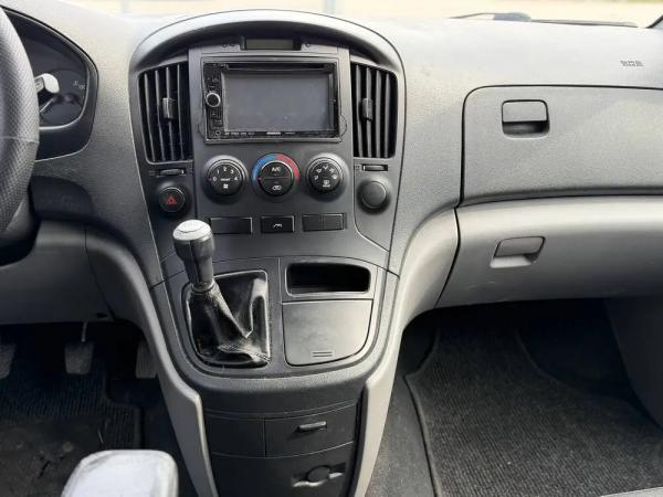 Melns Hyundai H-1 2010 Rīga, ar dzinēja tilpumu 2.50 L un nobraukumu 334 tūkst. km par 4500 €, foto 7 vietnē AUTOMOTO.COM.LV