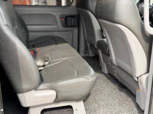 Melns Hyundai H-1 2010 Rīga, ar dzinēja tilpumu 2.50 L un nobraukumu 334 tūkst. km par 4500 €, foto 10 vietnē AUTOMOTO.COM.LV