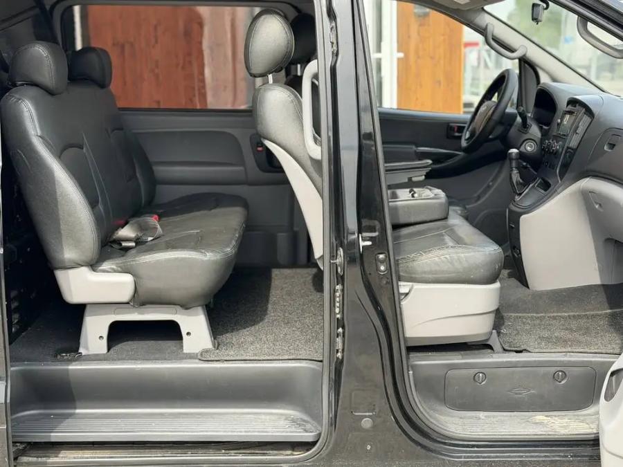 Melns Hyundai H-1 2010 Rīga, ar dzinēja tilpumu 2.50 L un nobraukumu 334 tūkst. km par 4500 €, foto 11 vietnē AUTOMOTO.COM.LV