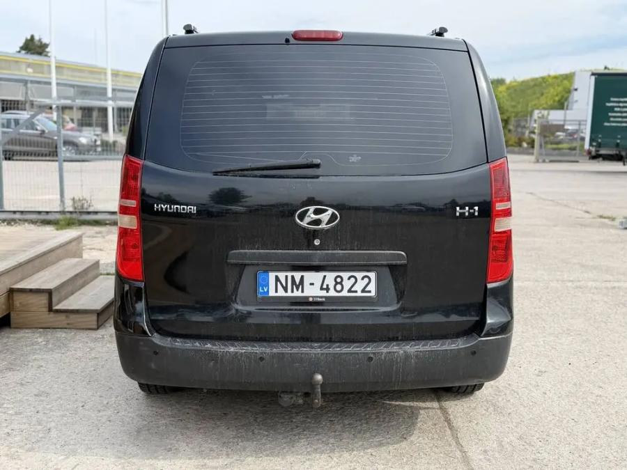 Melns Hyundai H-1 2010 Rīga, ar dzinēja tilpumu 2.50 L un nobraukumu 334 tūkst. km par 4500 €, foto 12 vietnē AUTOMOTO.COM.LV