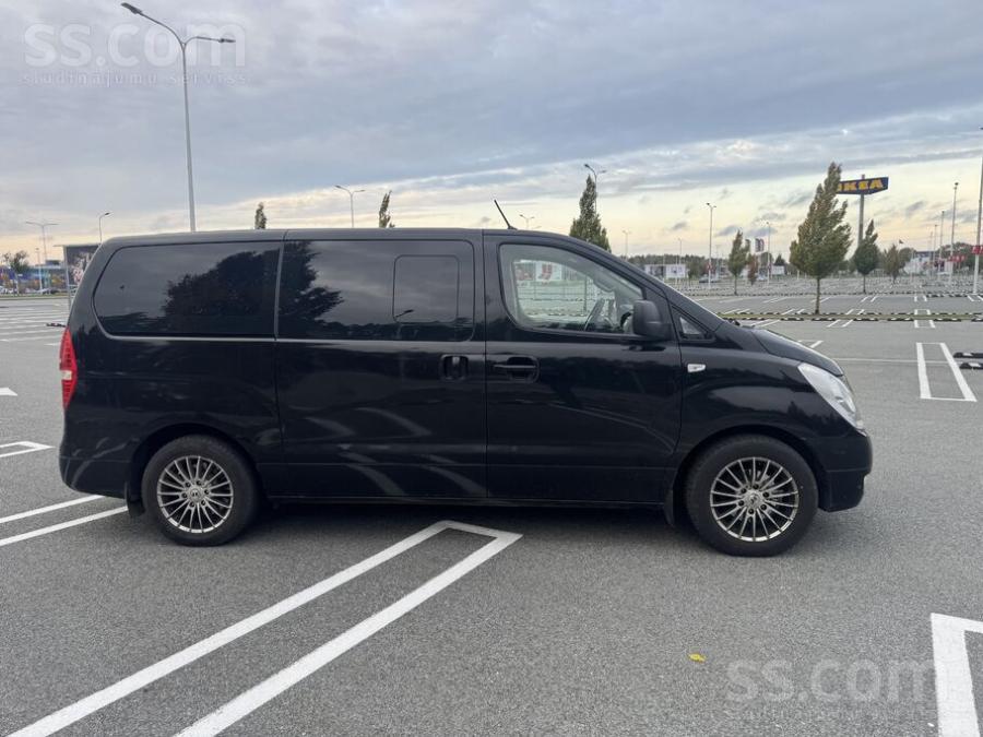 Black Hyundai H-1 2012 in Riga, with an engine capacity of 2.50 L and mileage of 222 thousand km for 8500 €, photo 2 on AUTOMOTO.COM.LV