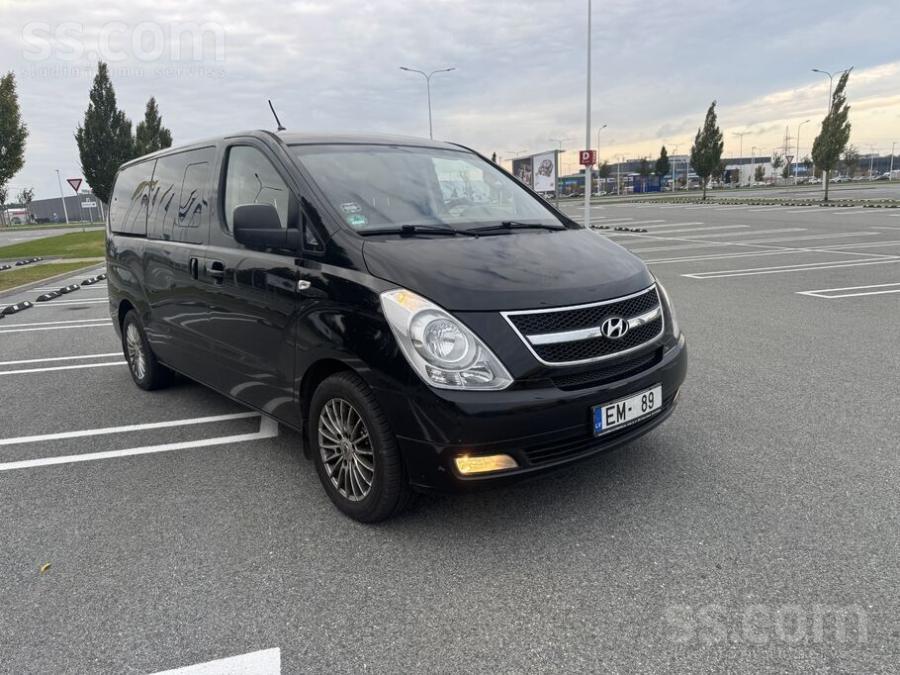 Black Hyundai H-1 2012 in Riga, with an engine capacity of 2.50 L and mileage of 222 thousand km for 8500 €, photo 4 on AUTOMOTO.COM.LV