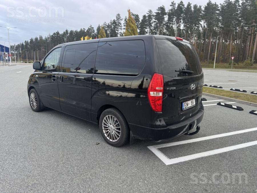 Black Hyundai H-1 2012 in Riga, with an engine capacity of 2.50 L and mileage of 222 thousand km for 8500 €, photo 6 on AUTOMOTO.COM.LV