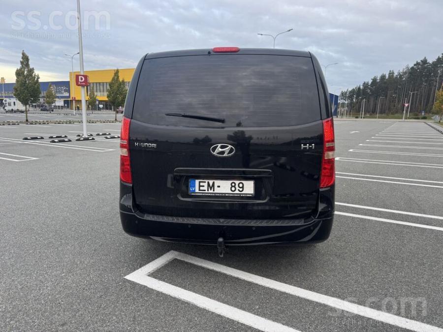 Black Hyundai H-1 2012 in Riga, with an engine capacity of 2.50 L and mileage of 222 thousand km for 8500 €, photo 7 on AUTOMOTO.COM.LV