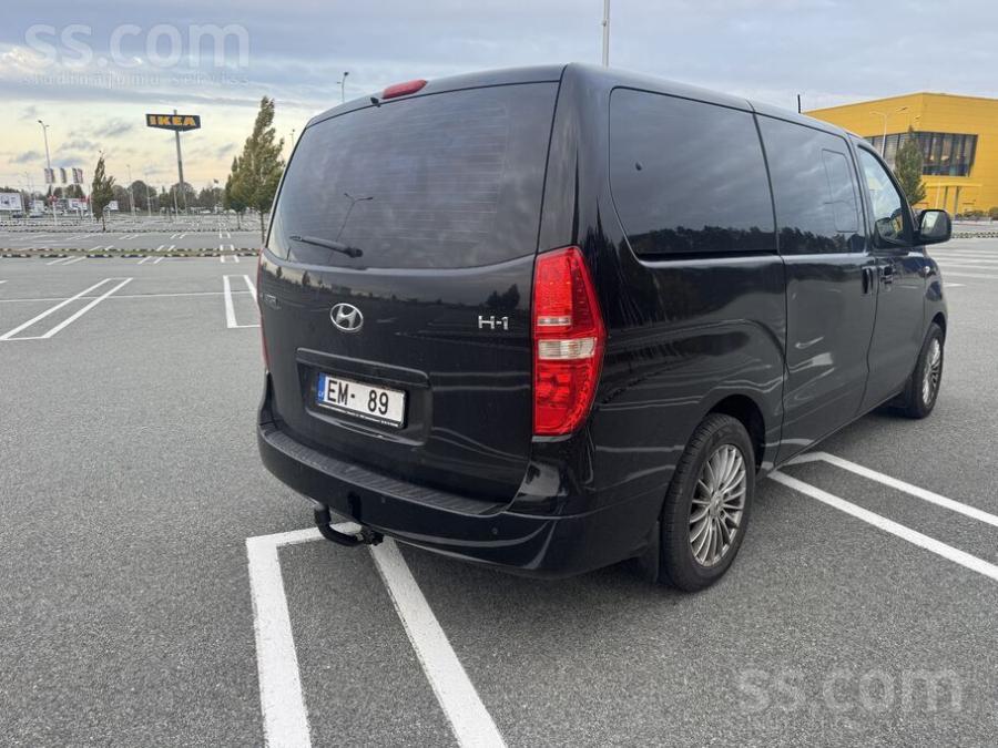 Black Hyundai H-1 2012 in Riga, with an engine capacity of 2.50 L and mileage of 222 thousand km for 8500 €, photo 8 on AUTOMOTO.COM.LV