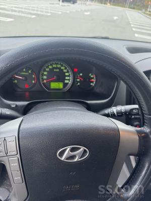 Black Hyundai H-1 2012 in Riga, with an engine capacity of 2.50 L and mileage of 222 thousand km for 8500 €, photo 11 on AUTOMOTO.COM.LV