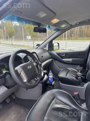 Black Hyundai H-1 2012 in Riga, with an engine capacity of 2.50 L and mileage of 222 thousand km for 8500 €, photo 12 on AUTOMOTO.COM.LV