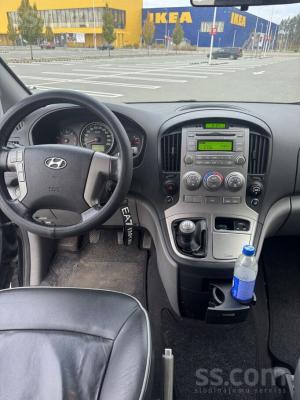 Black Hyundai H-1 2012 in Riga, with an engine capacity of 2.50 L and mileage of 222 thousand km for 8500 €, photo 14 on AUTOMOTO.COM.LV