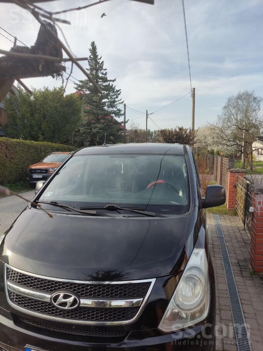 Black Hyundai H-1 2012 in Riga, with an engine capacity of 2.50 L and mileage of 282 thousand km for 7200 €, photo 1 on AUTOMOTO.COM.LV