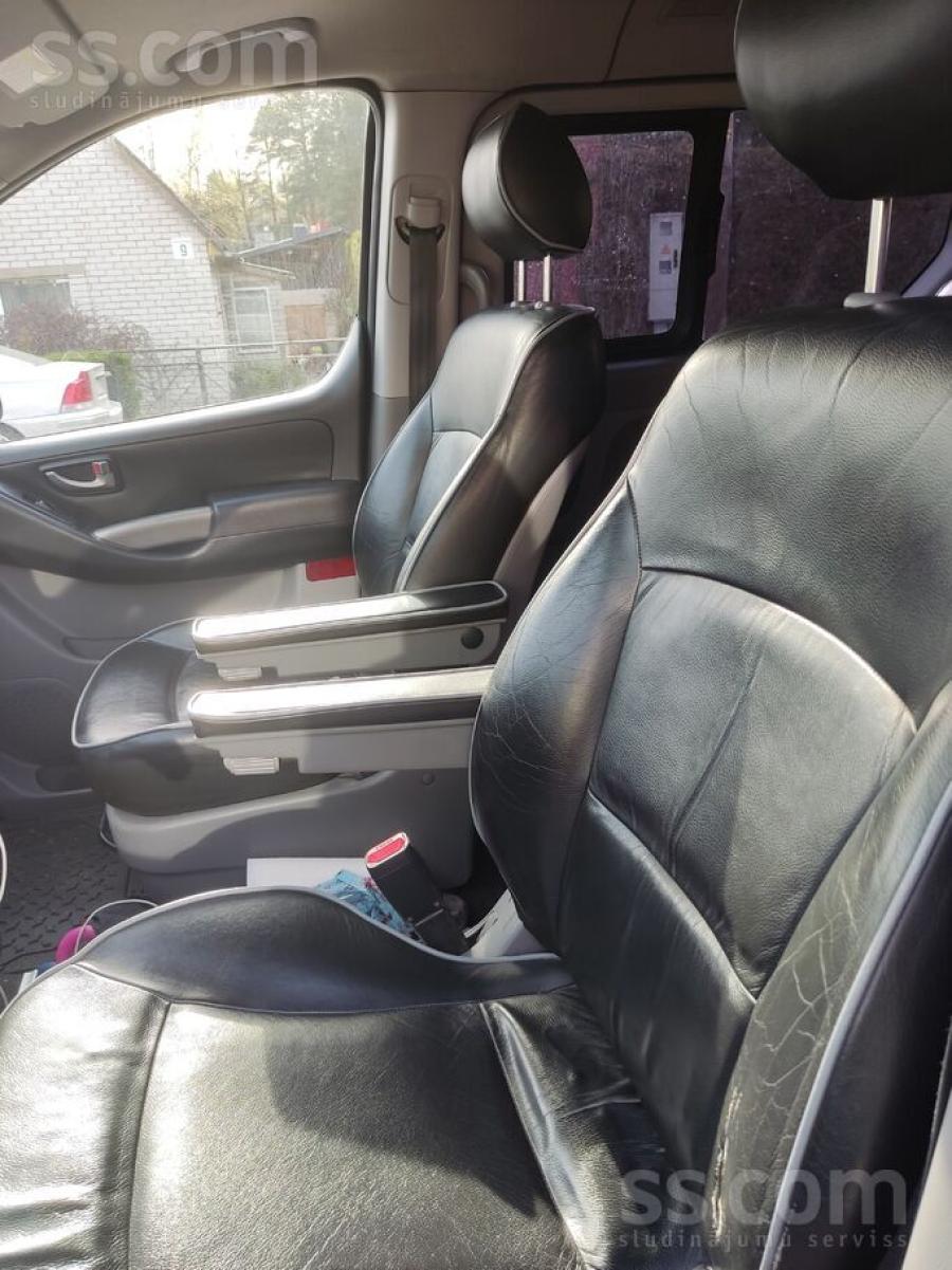 Black Hyundai H-1 2012 in Riga, with an engine capacity of 2.50 L and mileage of 282 thousand km for 7200 €, photo 6 on AUTOMOTO.COM.LV