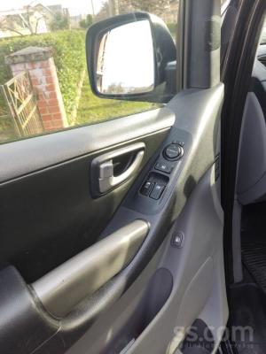 Black Hyundai H-1 2012 in Riga, with an engine capacity of 2.50 L and mileage of 282 thousand km for 7200 €, photo 7 on AUTOMOTO.COM.LV