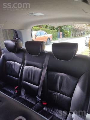 Black Hyundai H-1 2012 in Riga, with an engine capacity of 2.50 L and mileage of 282 thousand km for 7200 €, photo 9 on AUTOMOTO.COM.LV